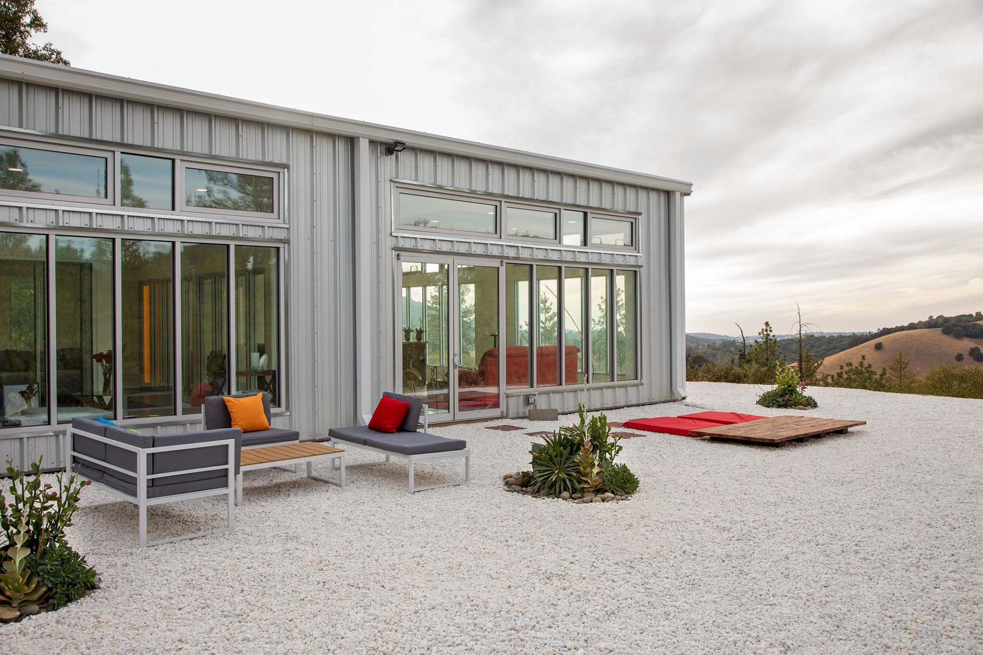 BOX FACTORY HOUSE - Ozzie Small