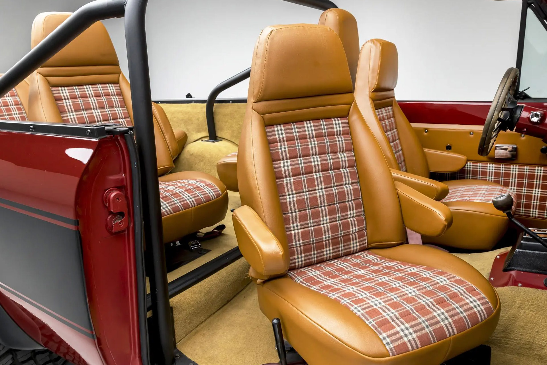 1977 INTERNATIONAL HARVESTER SCOUT II TRAVELER RESTOMOD - Ozzie Small
